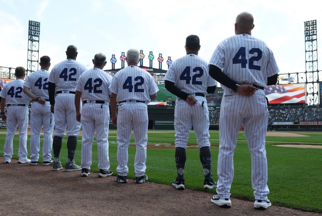 OVER 200 MLB STARS AND COACHES STAND WITH THE PLAYERS ALLIANCE TO HONOR ...